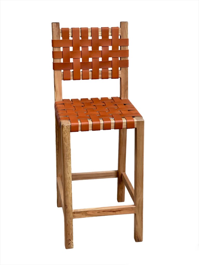 Taburete Cuero – Elegancia rústica, propósito auténtico – Mimbreria Home